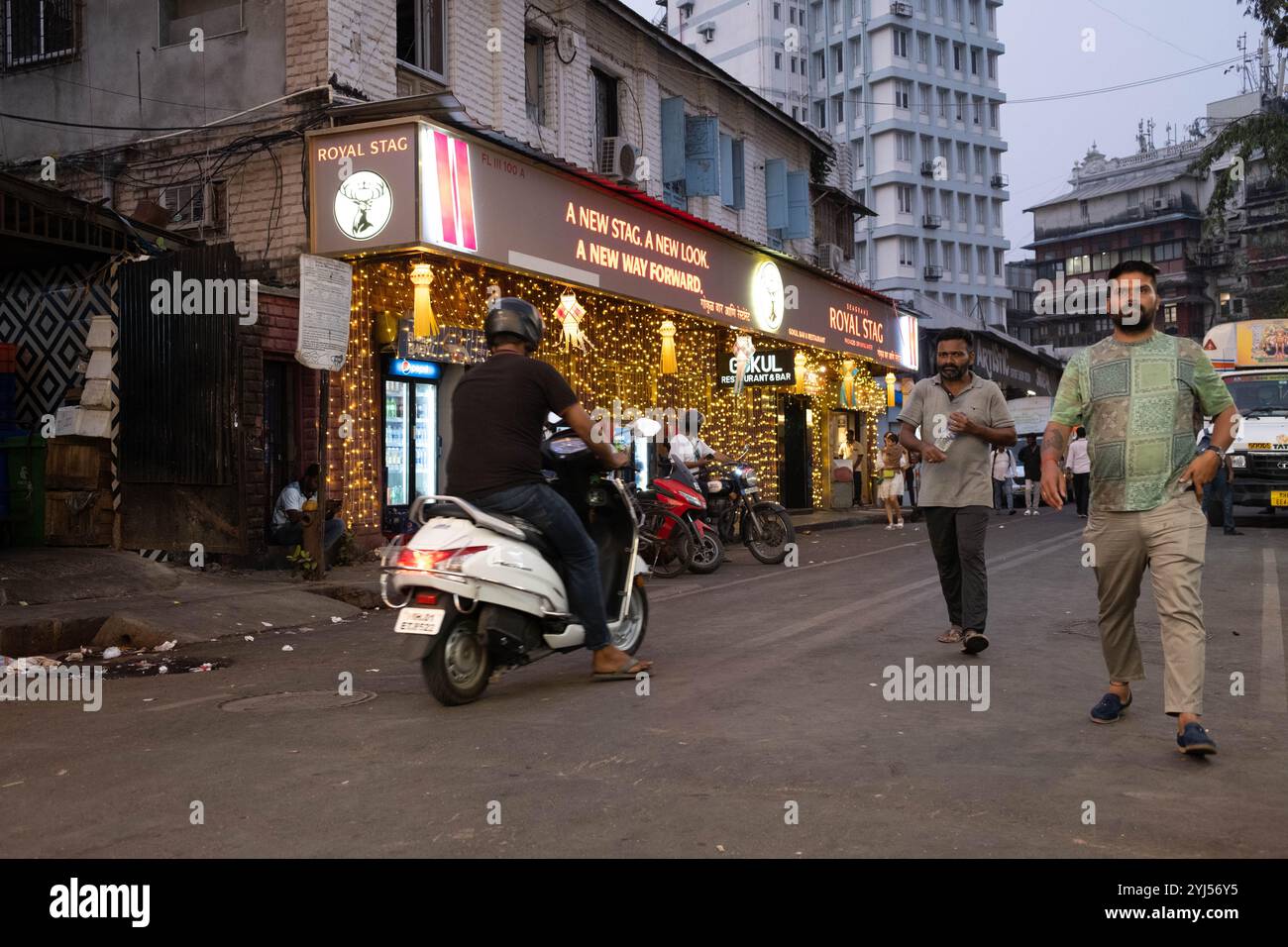 Street scene, Mumbai, India Stock Photo - Alamy