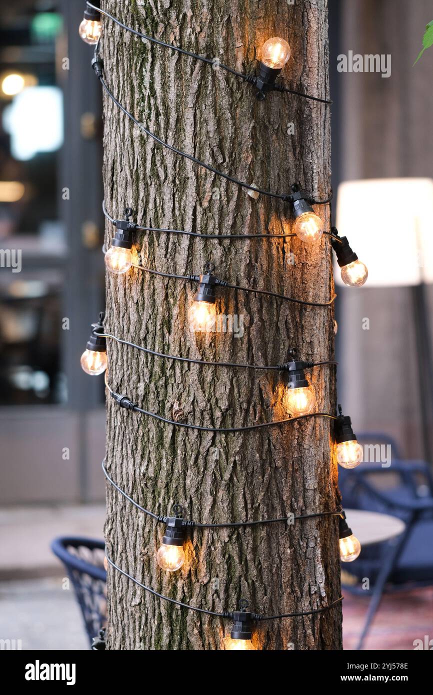 Chain of light bulbs hi-res stock photography and images - Alamy