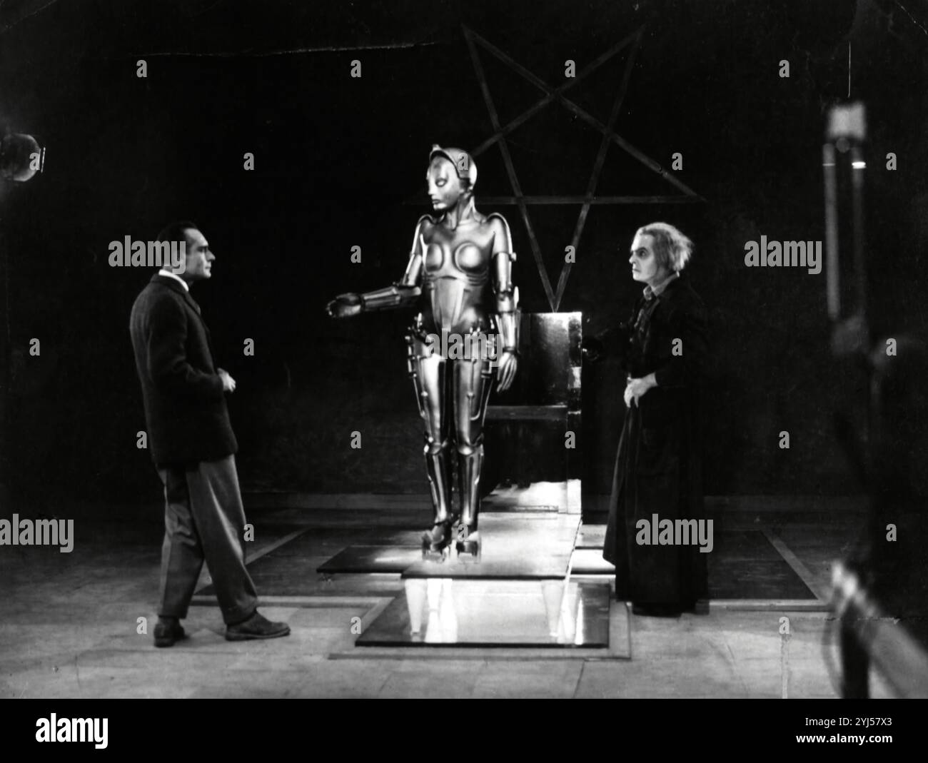 Metropolis robot 1927 hi-res stock photography and images - Alamy