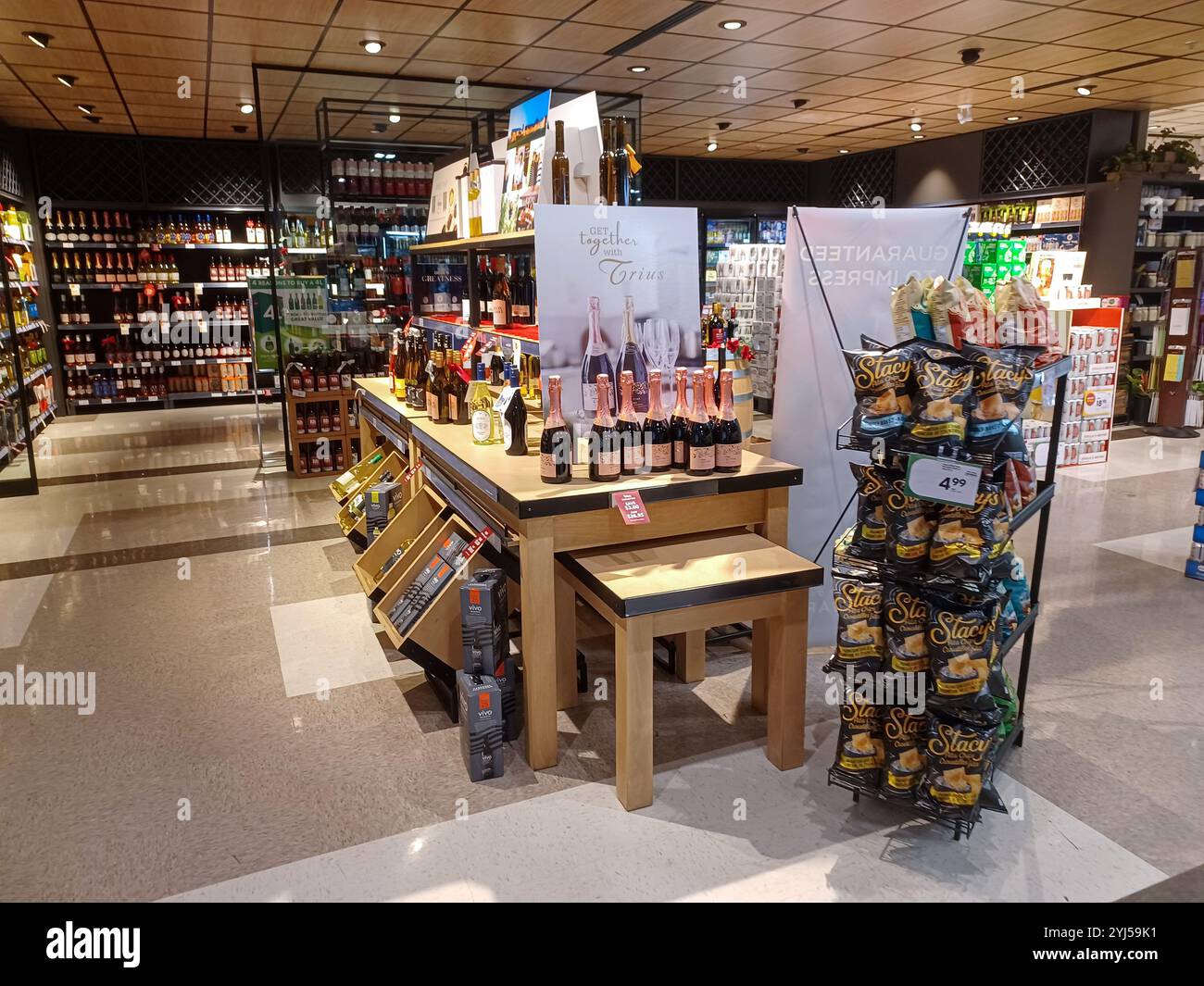 Lcbo liquor store toronto hi-res stock photography and images - Alamy