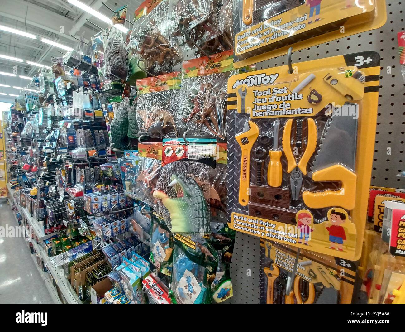 Dollarama store inside hi-res stock photography and images - Alamy