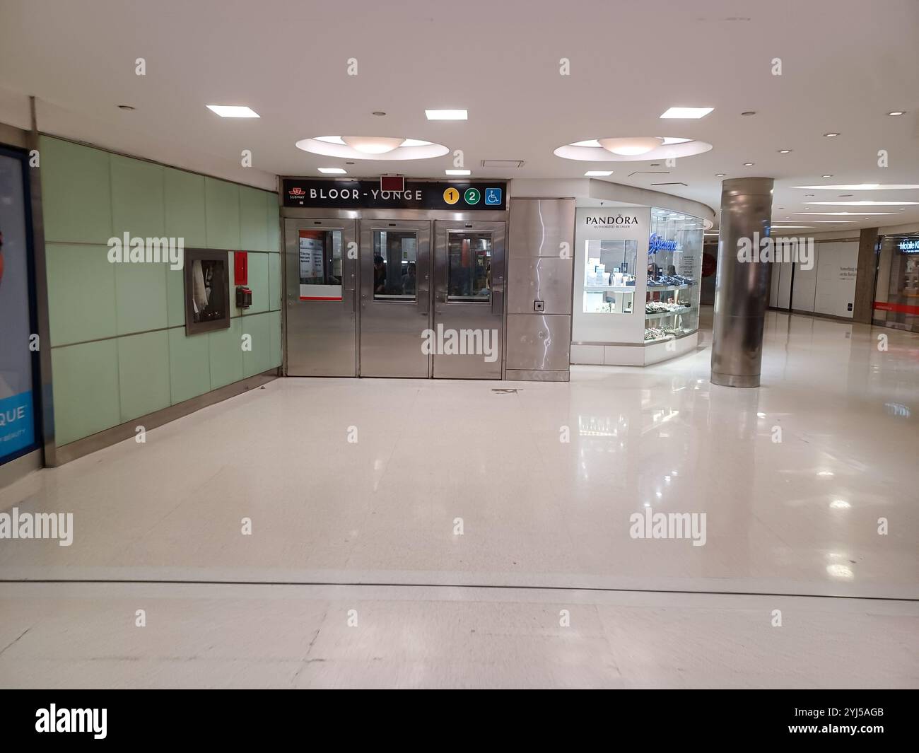 Empty toronto underground transit station hi-res stock photography and ...