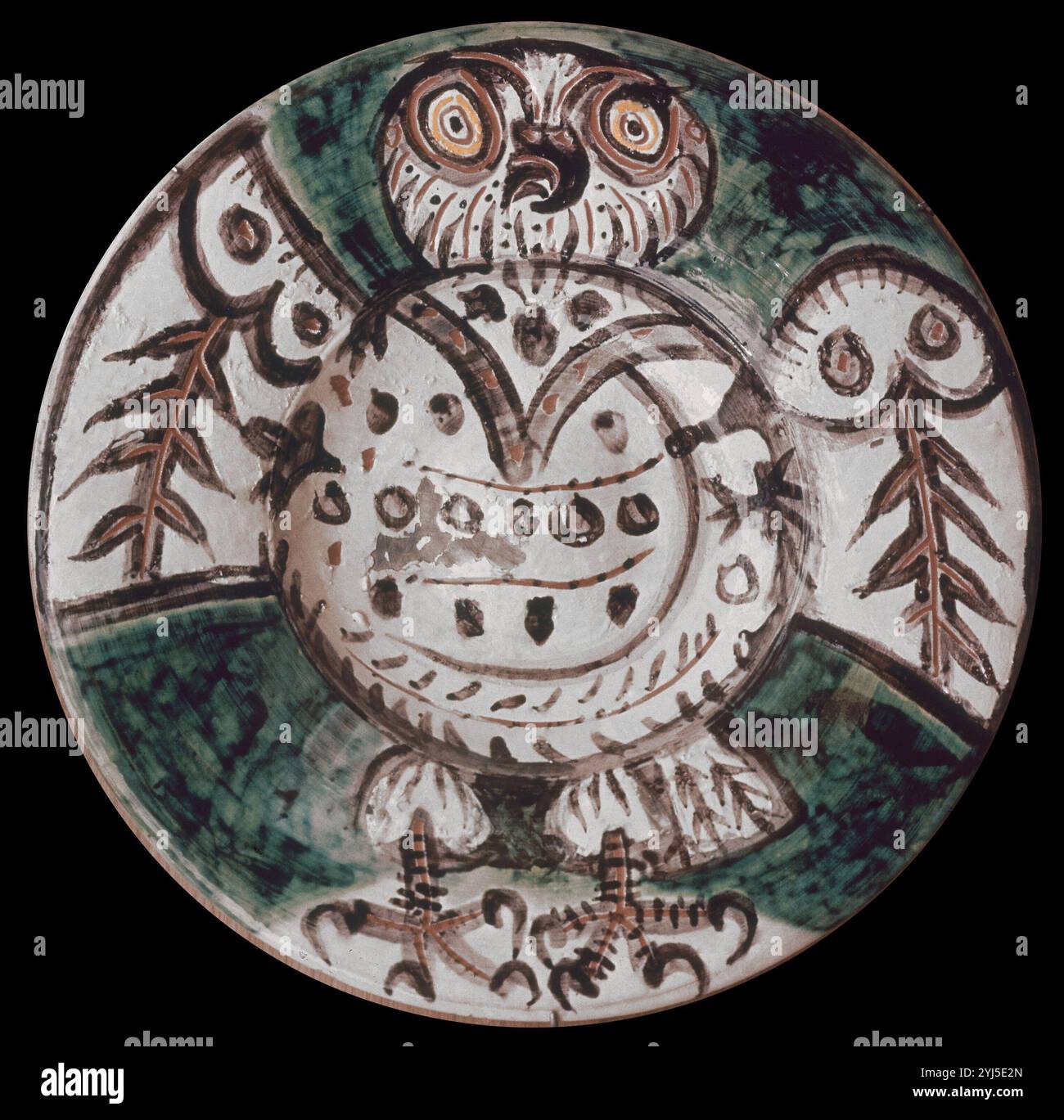Pablo Picasso Owl, 1957. Spanish plate in red earthenware, thrown ...