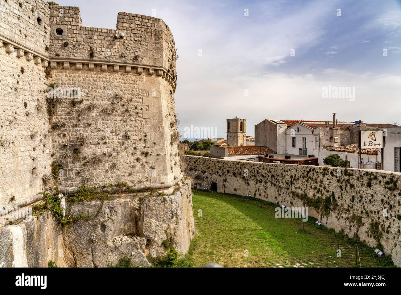 Castello di monte sant’angelo hi-res stock photography and images - Alamy