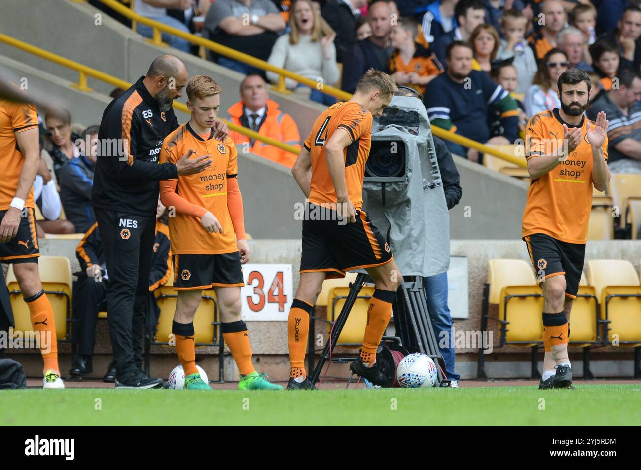 Nuno espirito santo and wolves and 2017 hi-res stock photography and ...
