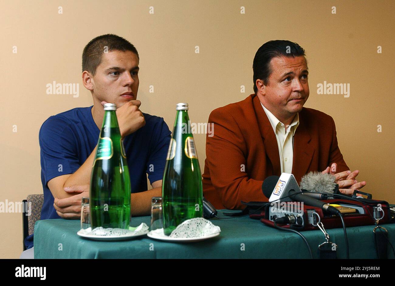 Wolverhampton Wanderers chief executive Jez Moxey with new signing Ivar ...