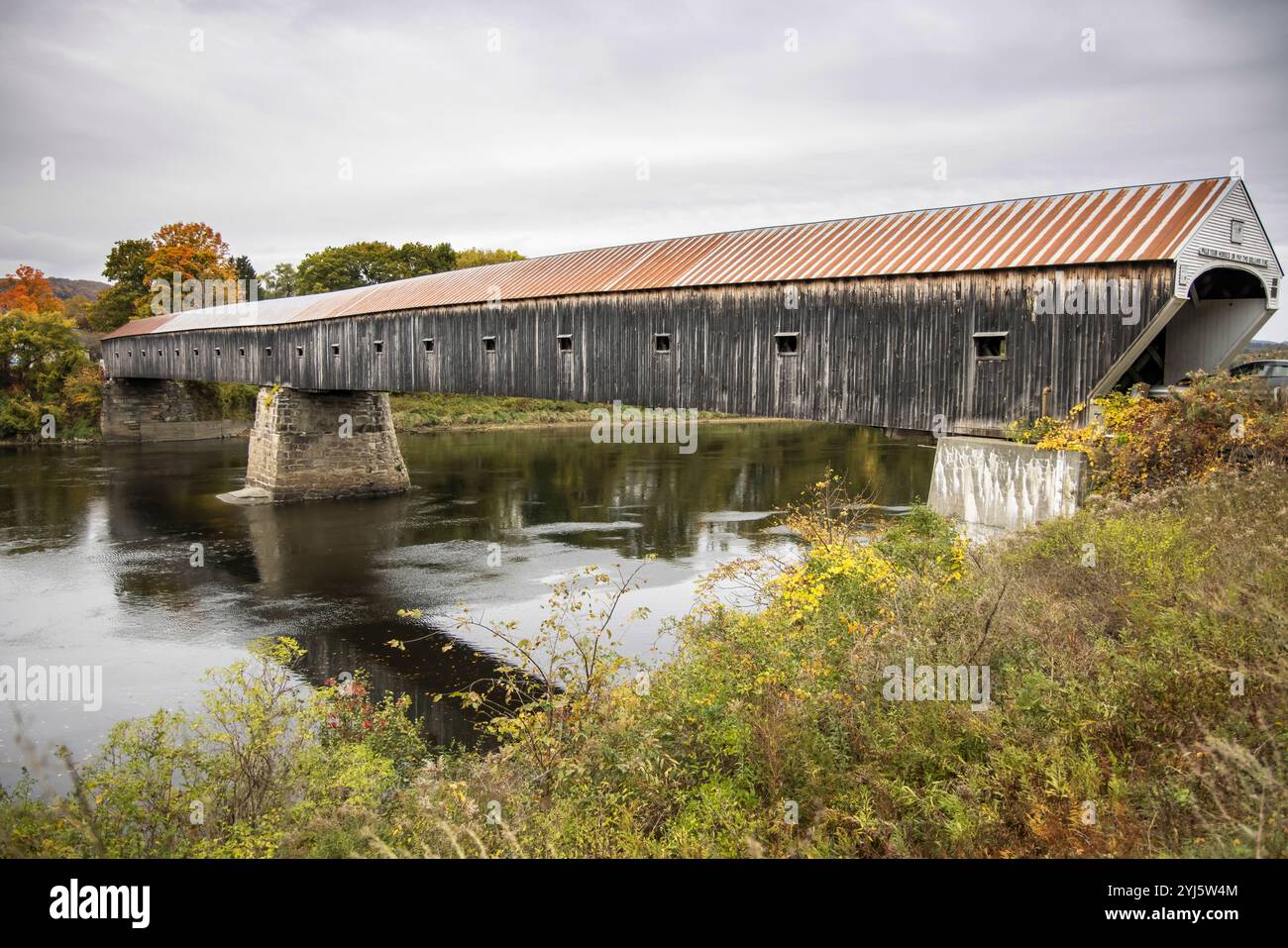 the cornish windsor covered bridge is the longest two lane covered ...