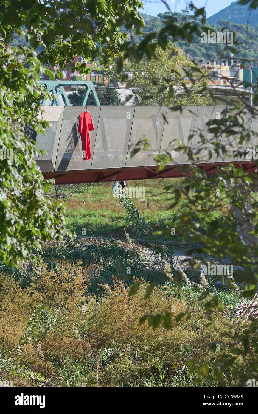 Striking red dress hi-res stock photography and images - Alamy