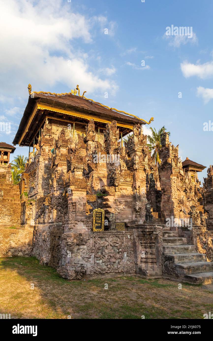 Pura Beji fertility temple to the rice goddess Dewi Sri in Sangsit ...