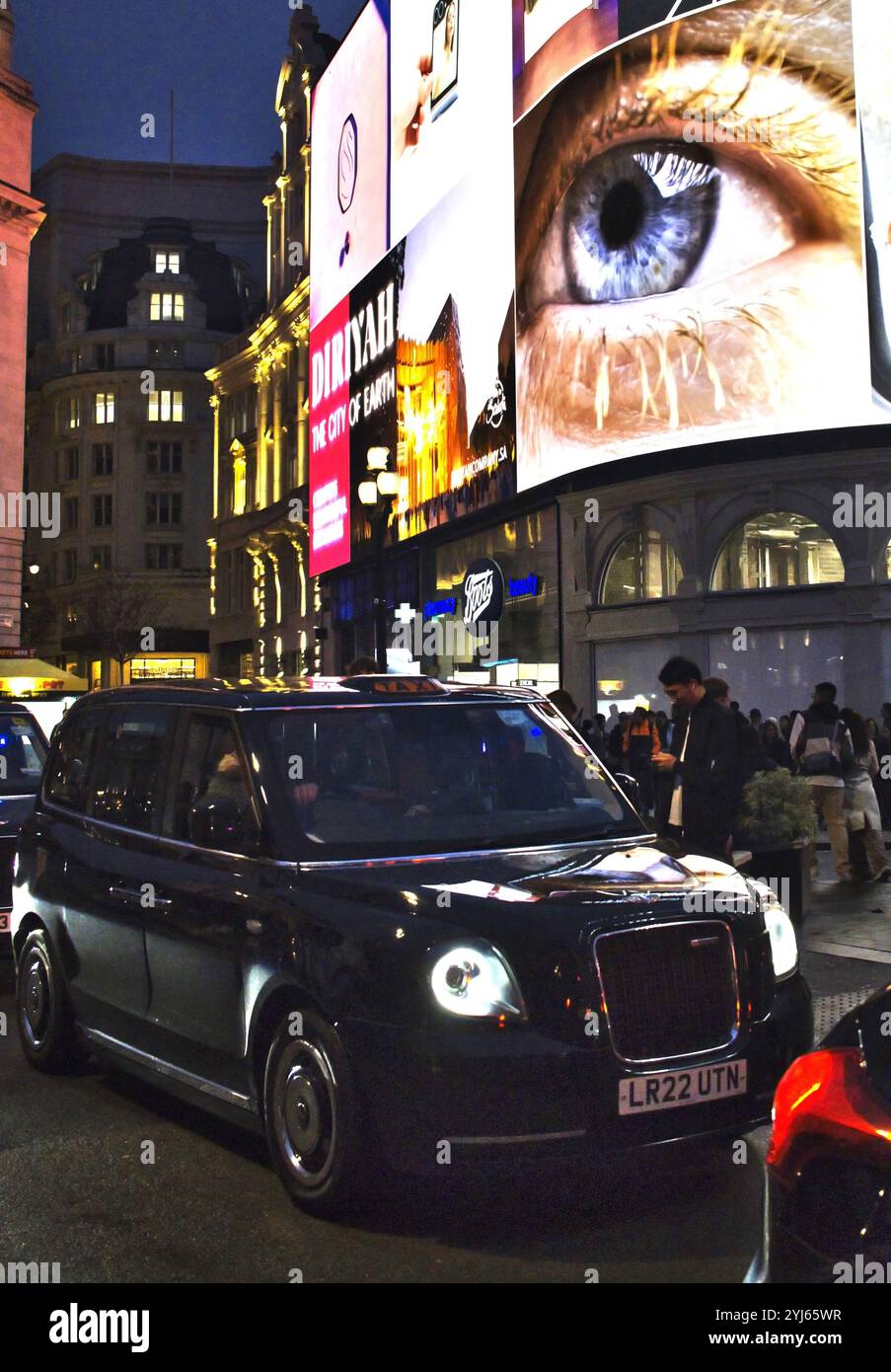 Nighttime london landmarks hi-res stock photography and images - Alamy
