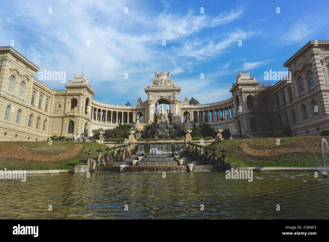 Monumento marsella hi-res stock photography and images - Alamy