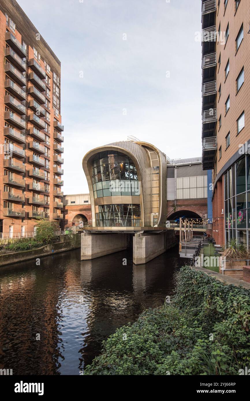 Rear exit leeds station hi-res stock photography and images - Alamy