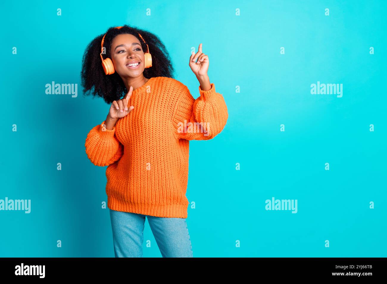 Photo of strict ancient god sitting throne raise fist empty space ...