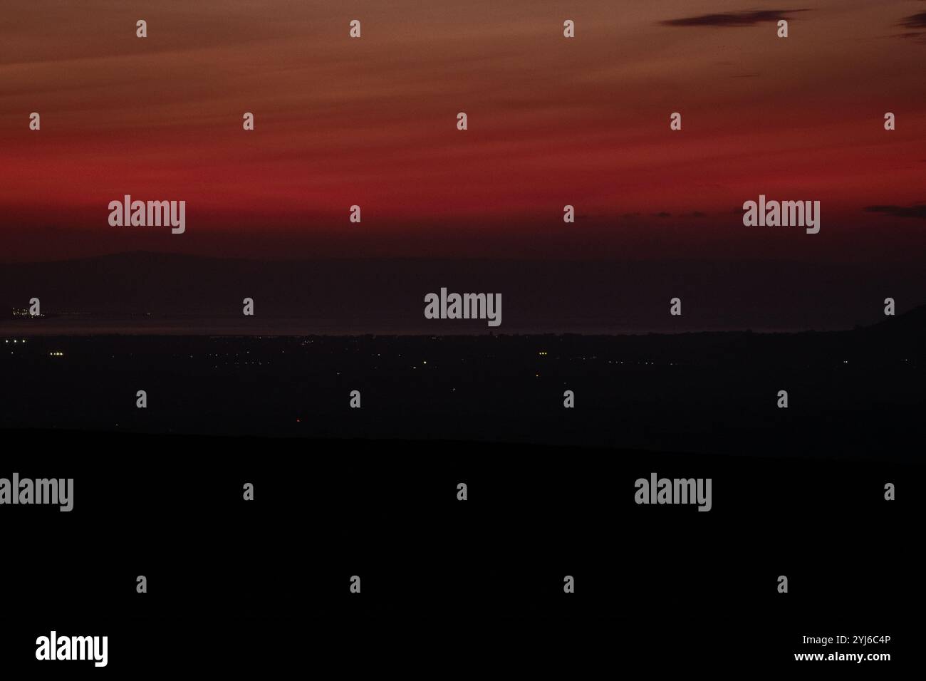 Purple sunset red flame sky hi-res stock photography and images - Alamy