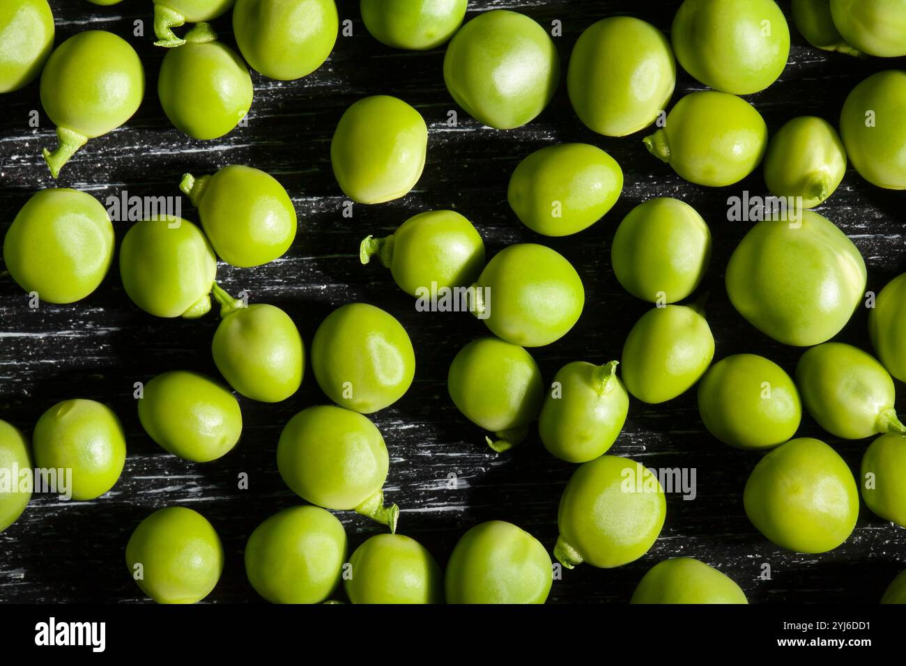 green peas beans texture background closeup top view Stock Photo - Alamy