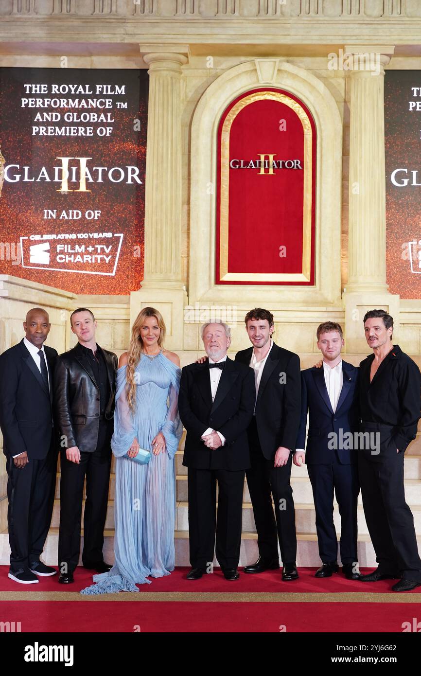 (left to right) Denzel Washington, Joseph Quinn, Connie Nielsen, Ridley ...