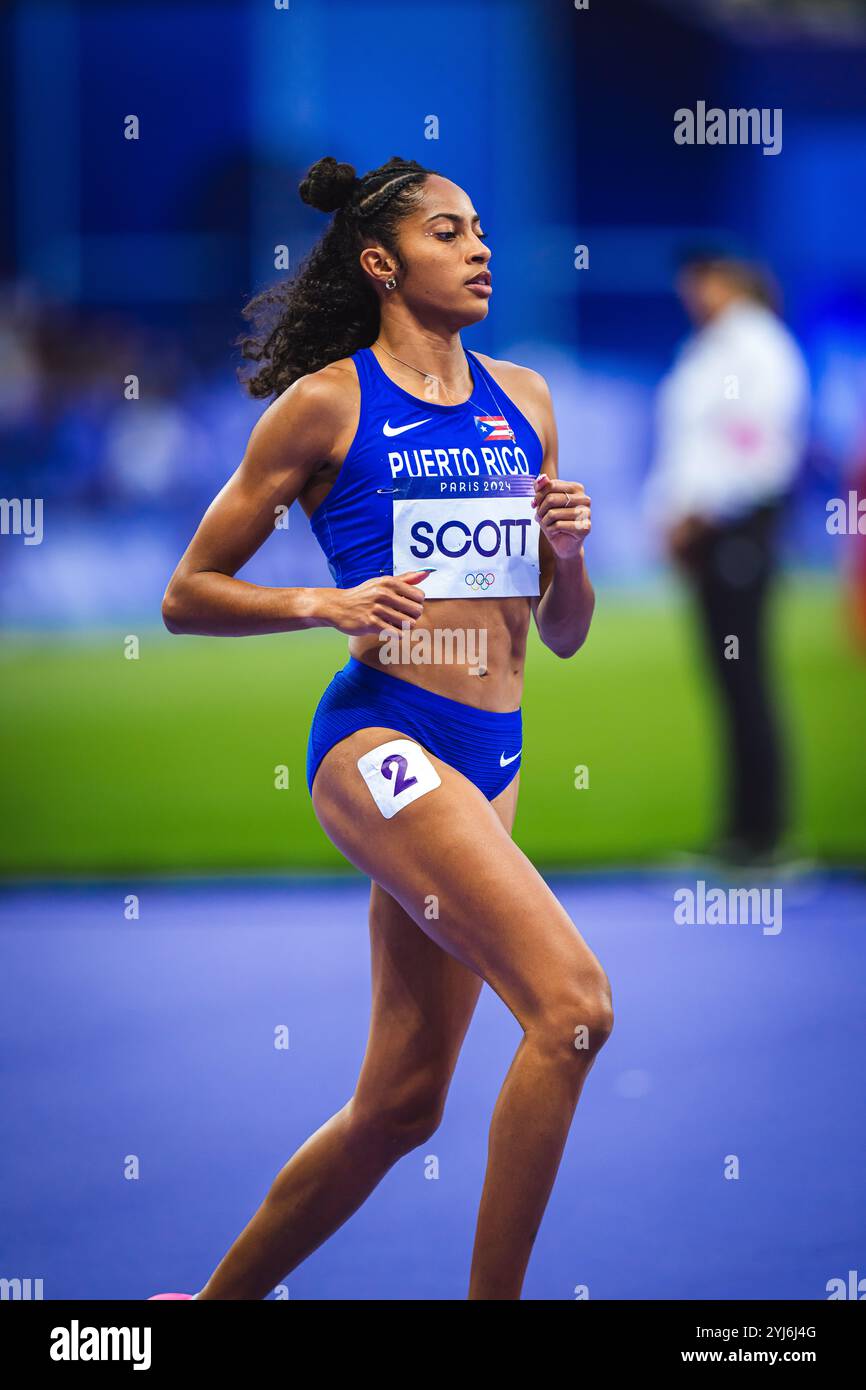 Gabby Scott participating in the 400 meters at the Paris 2024 Olympic ...