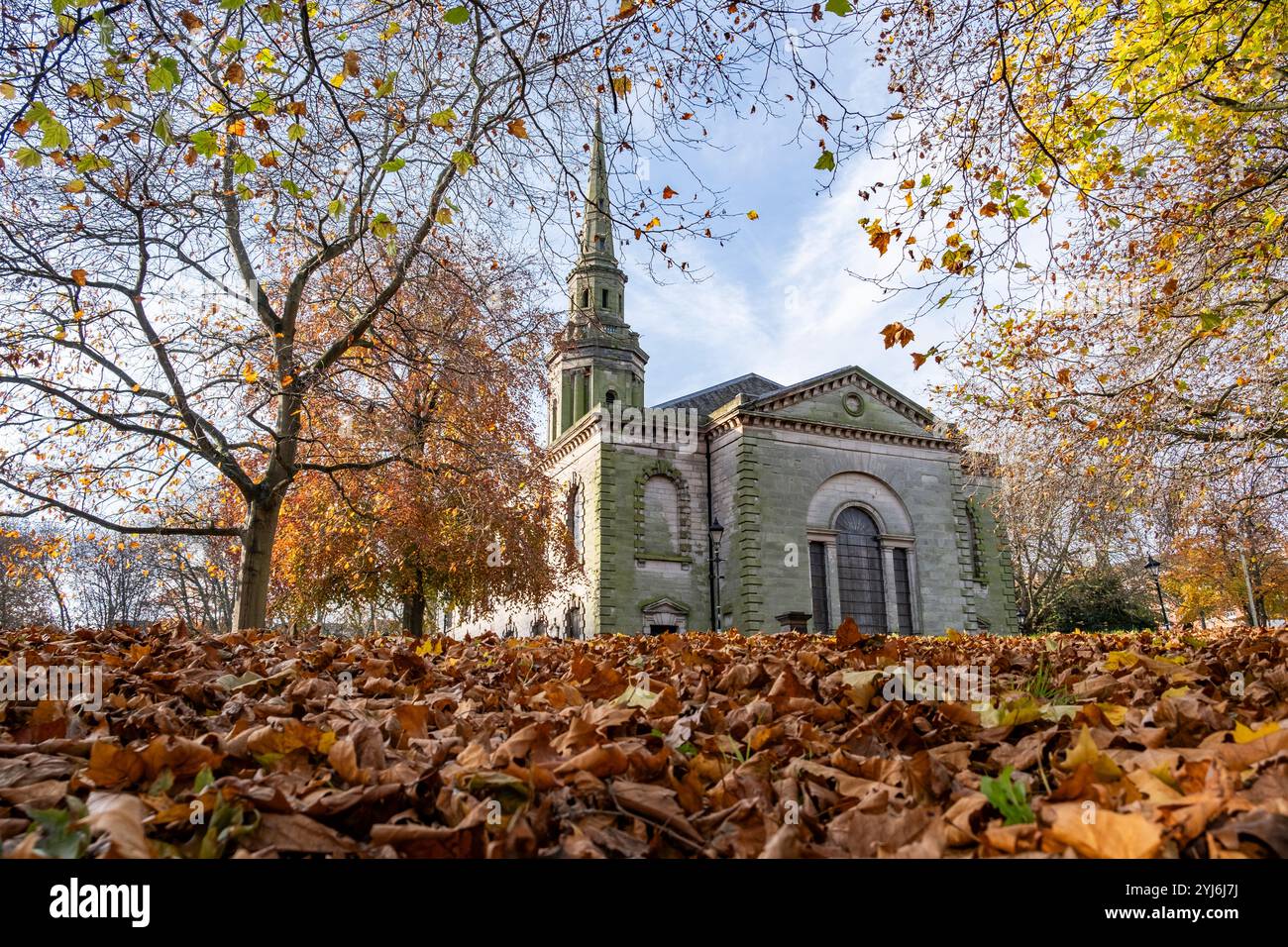 Autumn colours at the Georgian church of St Pauls in the Jewellery ...