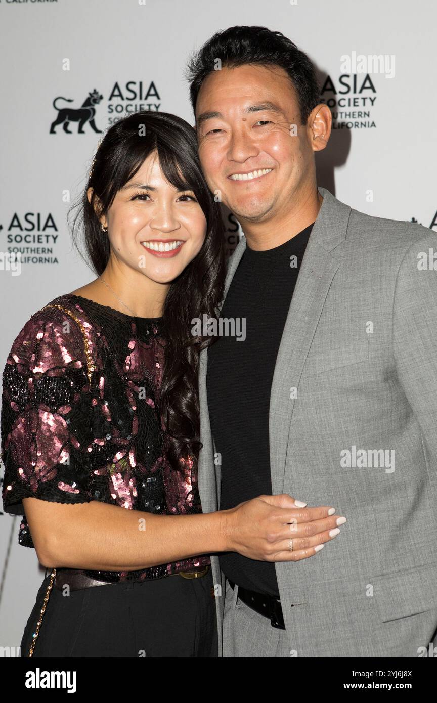 Brandon Saito mit Begleitung bei der Verleihung der Asia Society ...