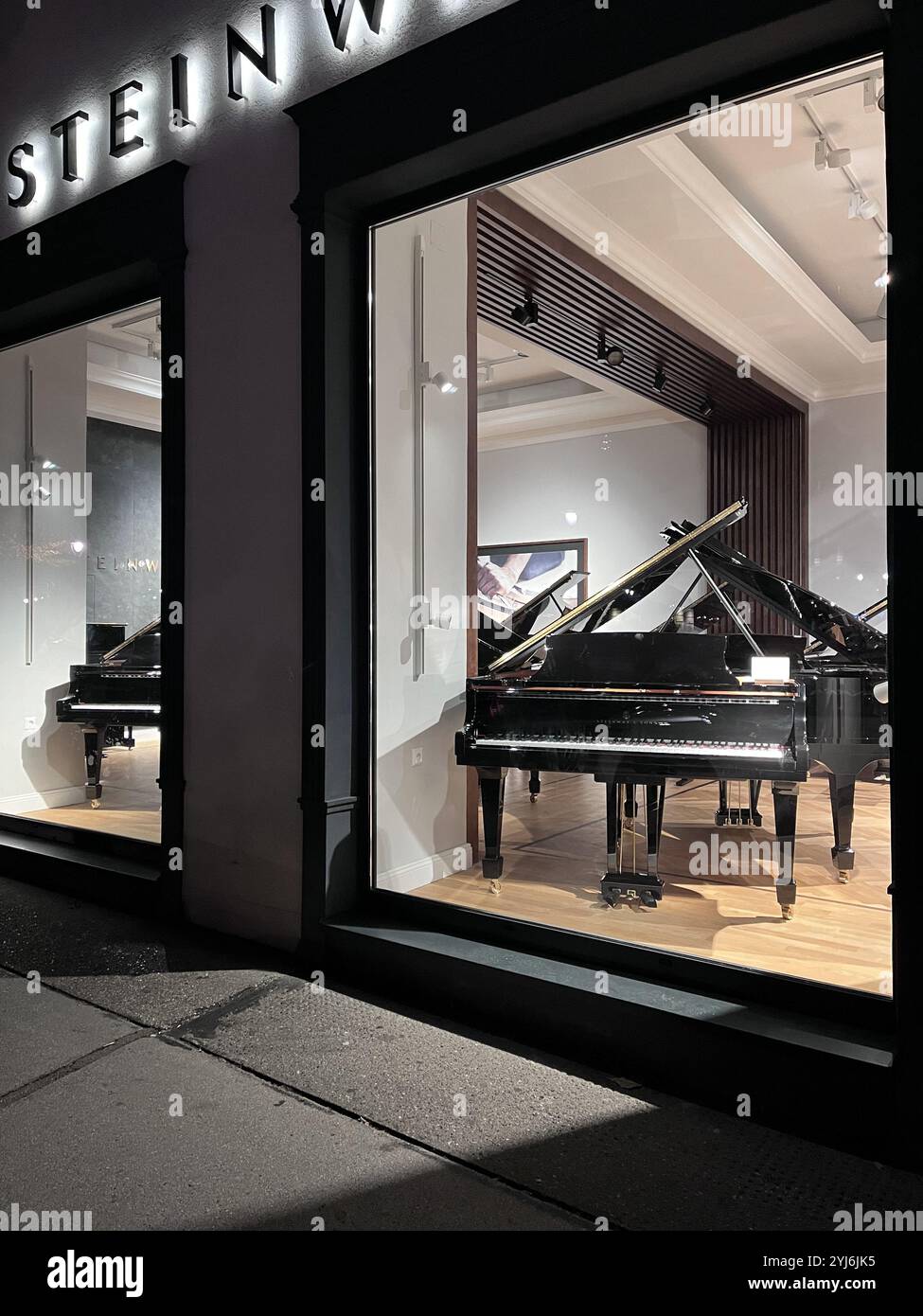 Piano Show Window Yamaha U3 Upright Piano With Clear Viewing Window