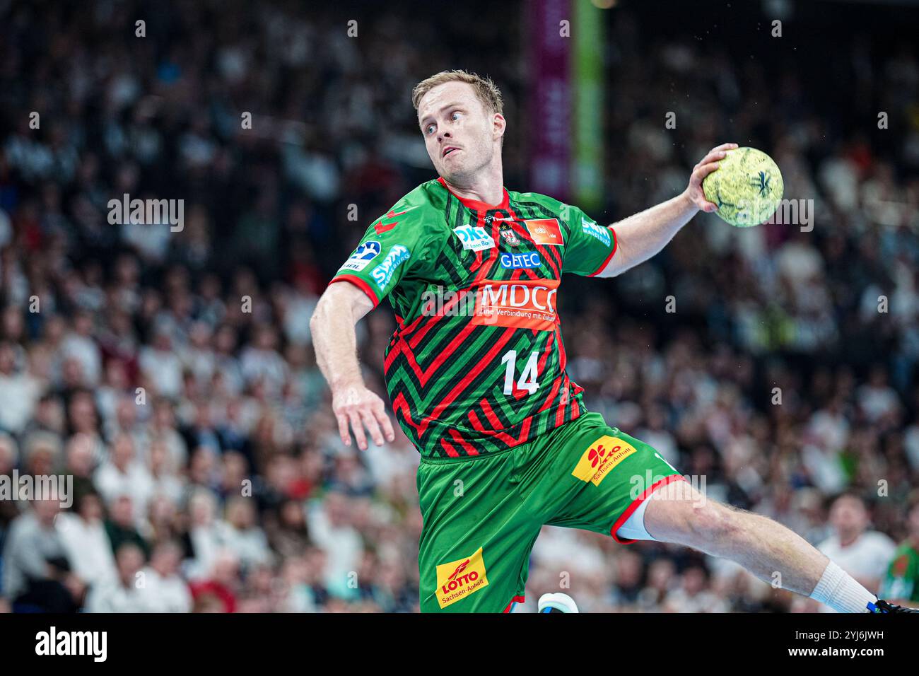 Wurf/Tor Omar Ingi Magnusson (SC Magdeburg, #14) GER, THW Kiel vs. SC ...