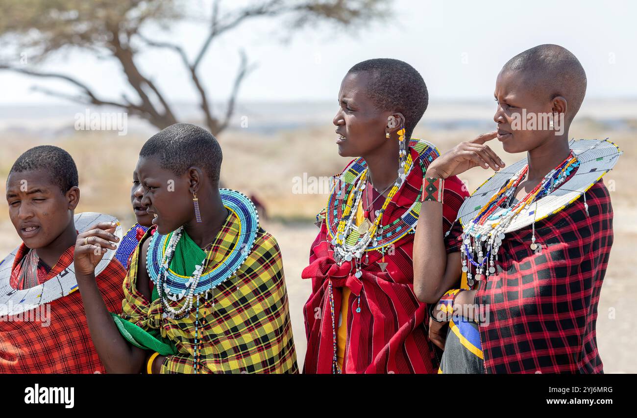 Maasai traditional dress hi-res stock photography and images - Alamy
