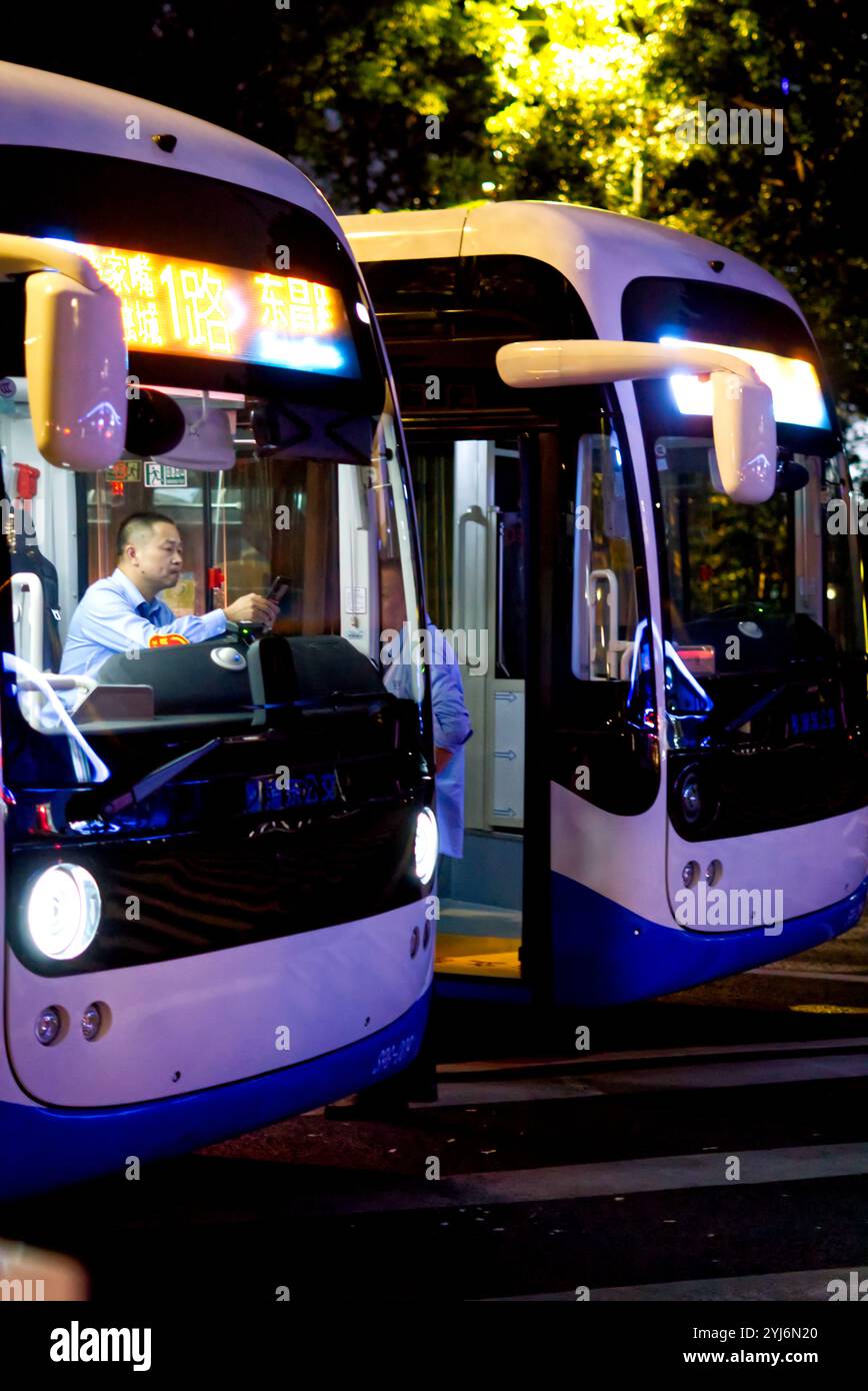 Bus station waiting area hi-res stock photography and images - Alamy