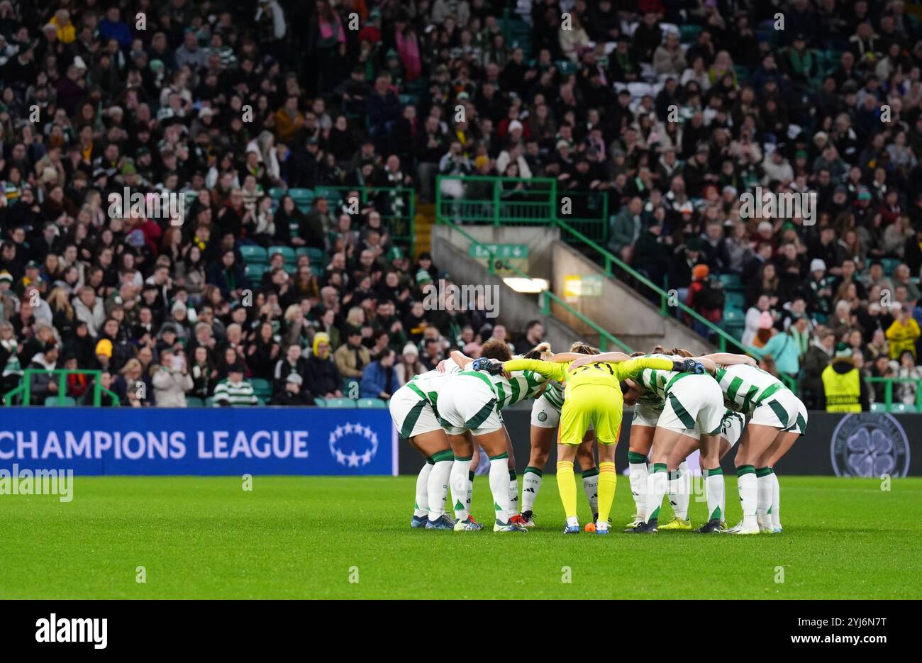Celtic players in a group huddle before the UEFA Women's Champions ...
