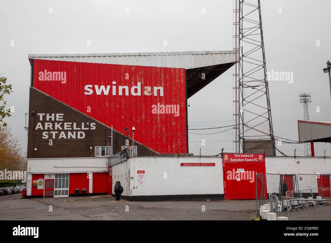 Swindon town f c hi-res stock photography and images - Alamy