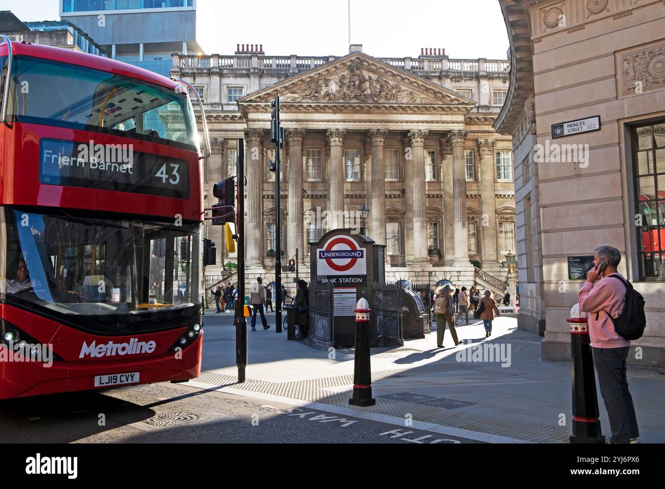 Mansion House building exterior, Bank Station sign and people street ...