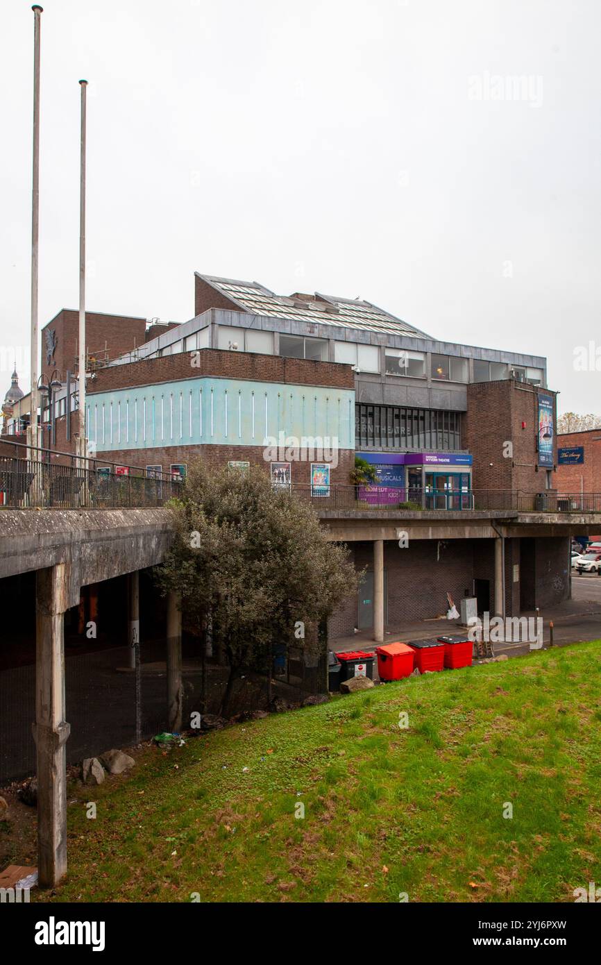The Wyvern Theatre in central Swindon, Wiltshire Stock Photo - Alamy