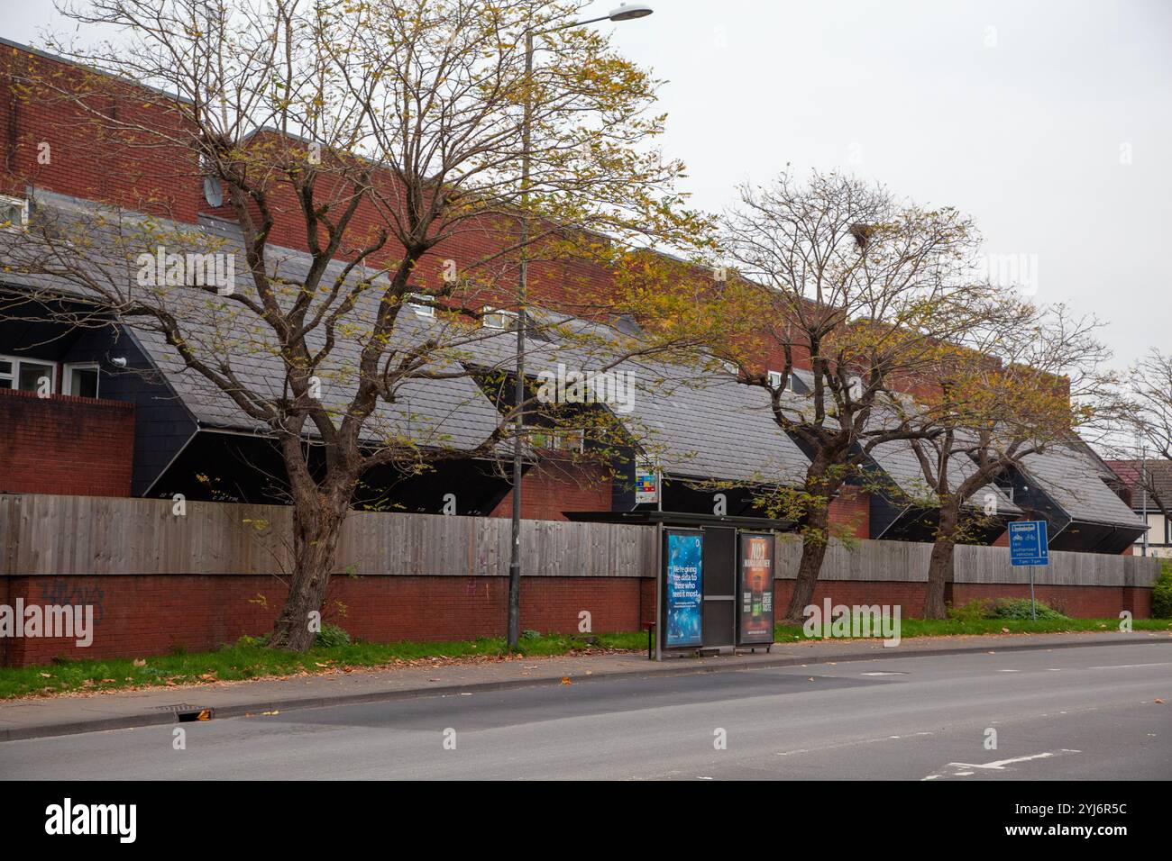 Building on Fleming Way, Swindon Stock Photo - Alamy