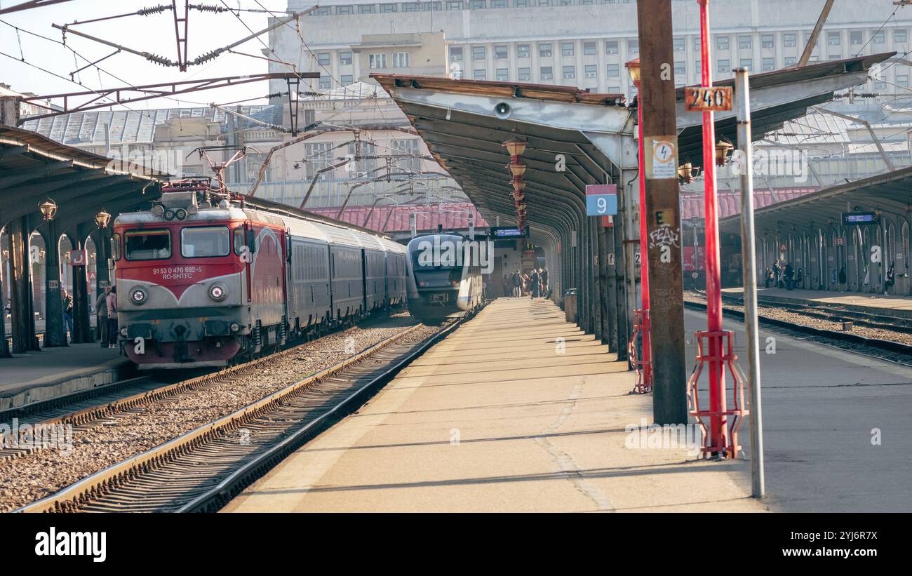 Train at Bucharest North Railway Station (Gara de Nord Bucuresti Stock ...