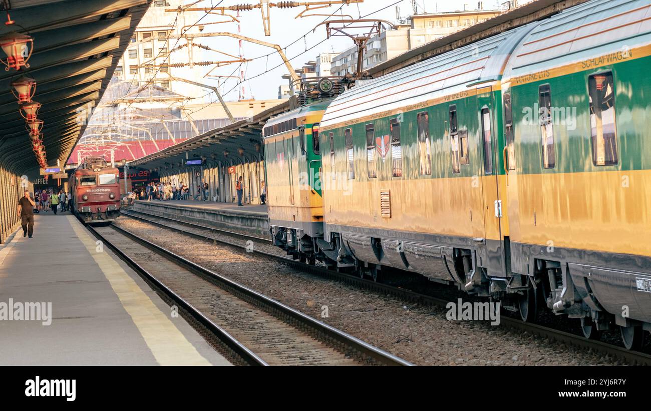 Train at Bucharest North Railway Station (Gara de Nord Bucuresti Stock ...