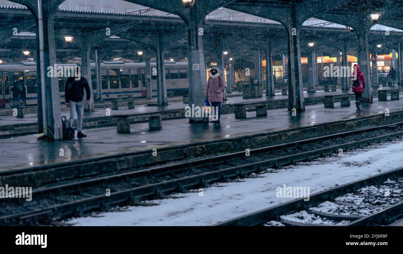 Train at Bucharest North Railway Station (Gara de Nord Bucuresti Stock ...