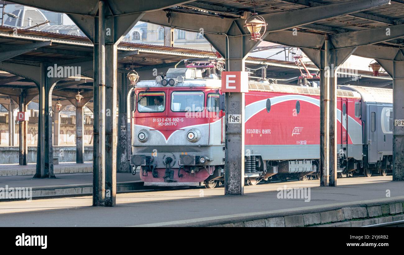 Train at Bucharest North Railway Station (Gara de Nord Bucuresti Stock ...