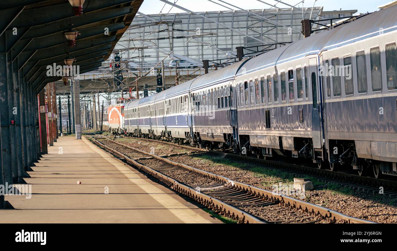 Train at Bucharest North Railway Station (Gara de Nord Bucuresti Stock ...