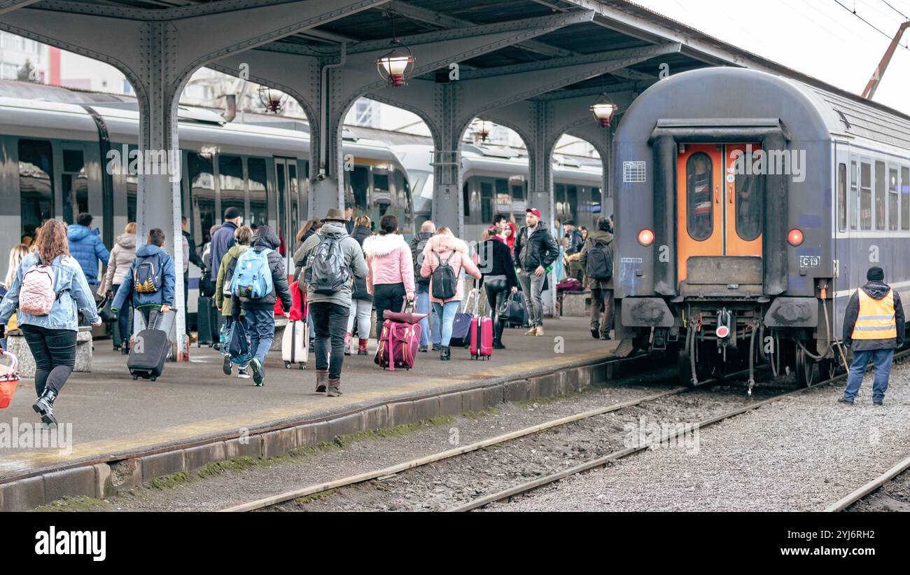 Train at Bucharest North Railway Station (Gara de Nord Bucuresti Stock ...