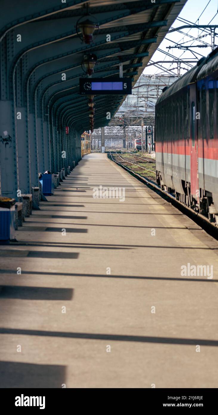 Train at Bucharest North Railway Station (Gara de Nord Bucuresti Stock ...