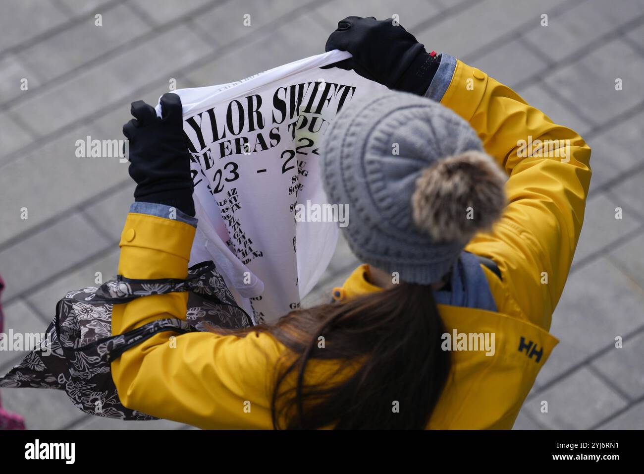Toronto, Can. 13th Nov, 2024. A Taylor Swift fan emerges from Rogers ...
