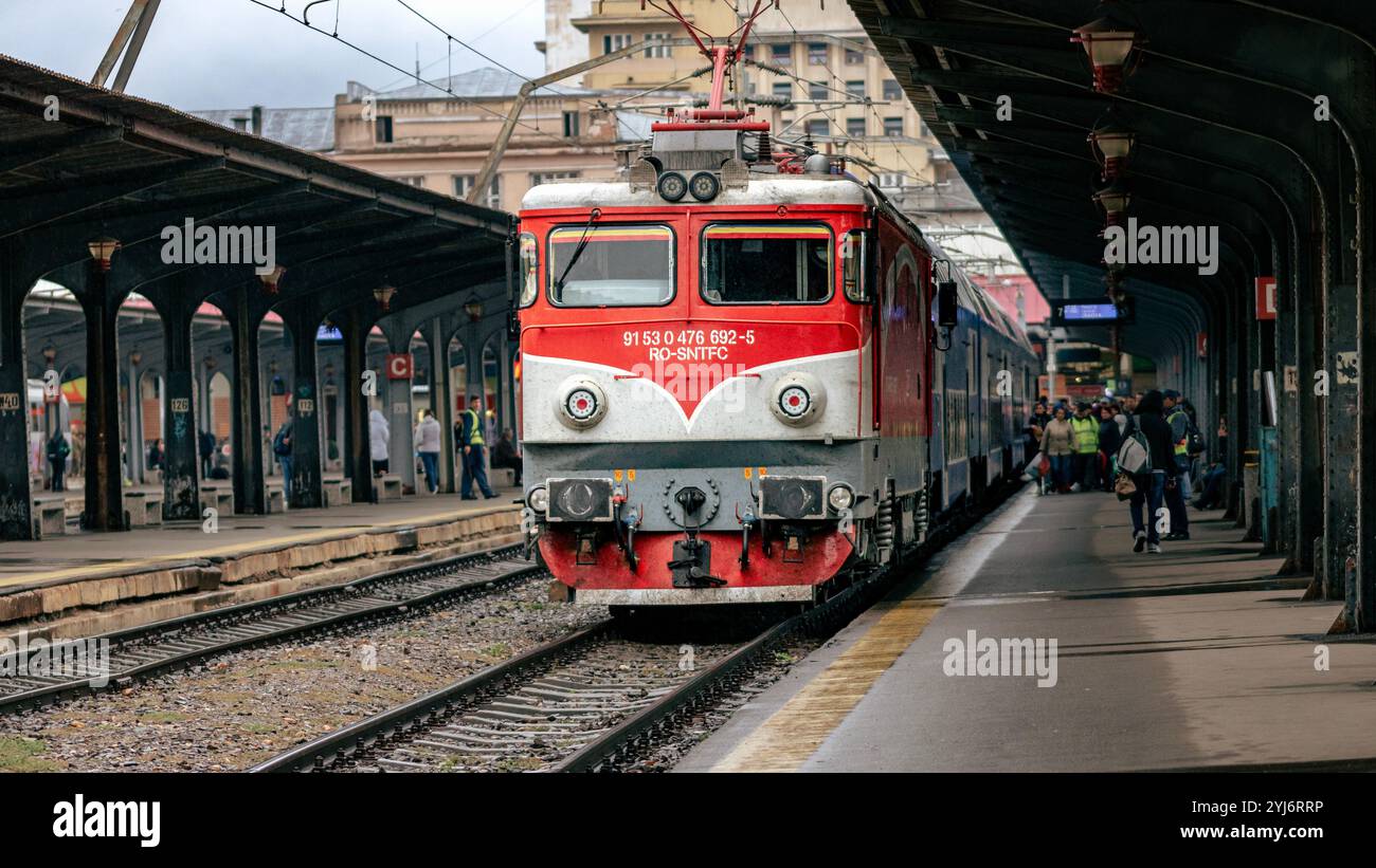 Train at Bucharest North Railway Station (Gara de Nord Bucuresti Stock ...