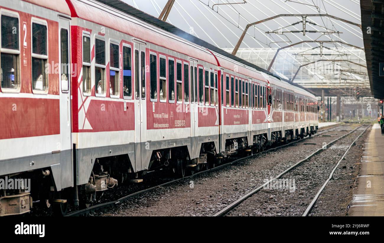 Train at Bucharest North Railway Station (Gara de Nord Bucuresti Stock ...