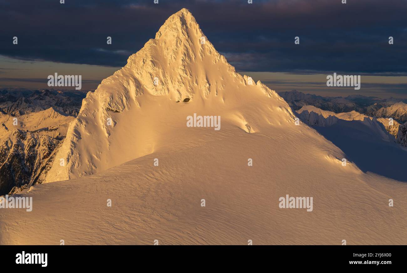 Aerial Mount Shuksan Summit Pyramid Snowscape Stock Photo - Alamy