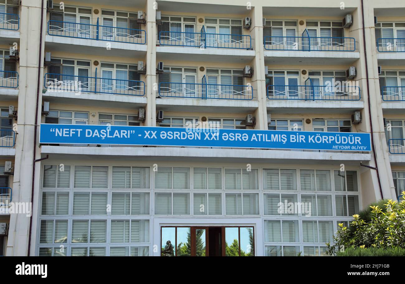 Building at the offshore city of Neft Daslari in the Caspian Sea Stock ...