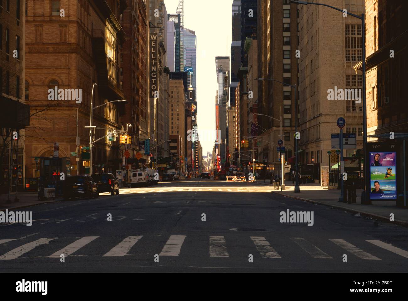 Nyc midtown street view hi-res stock photography and images - Alamy