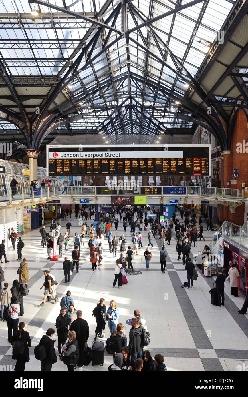 Interior of Liverpool Street mainline station, in London, UK Stock ...