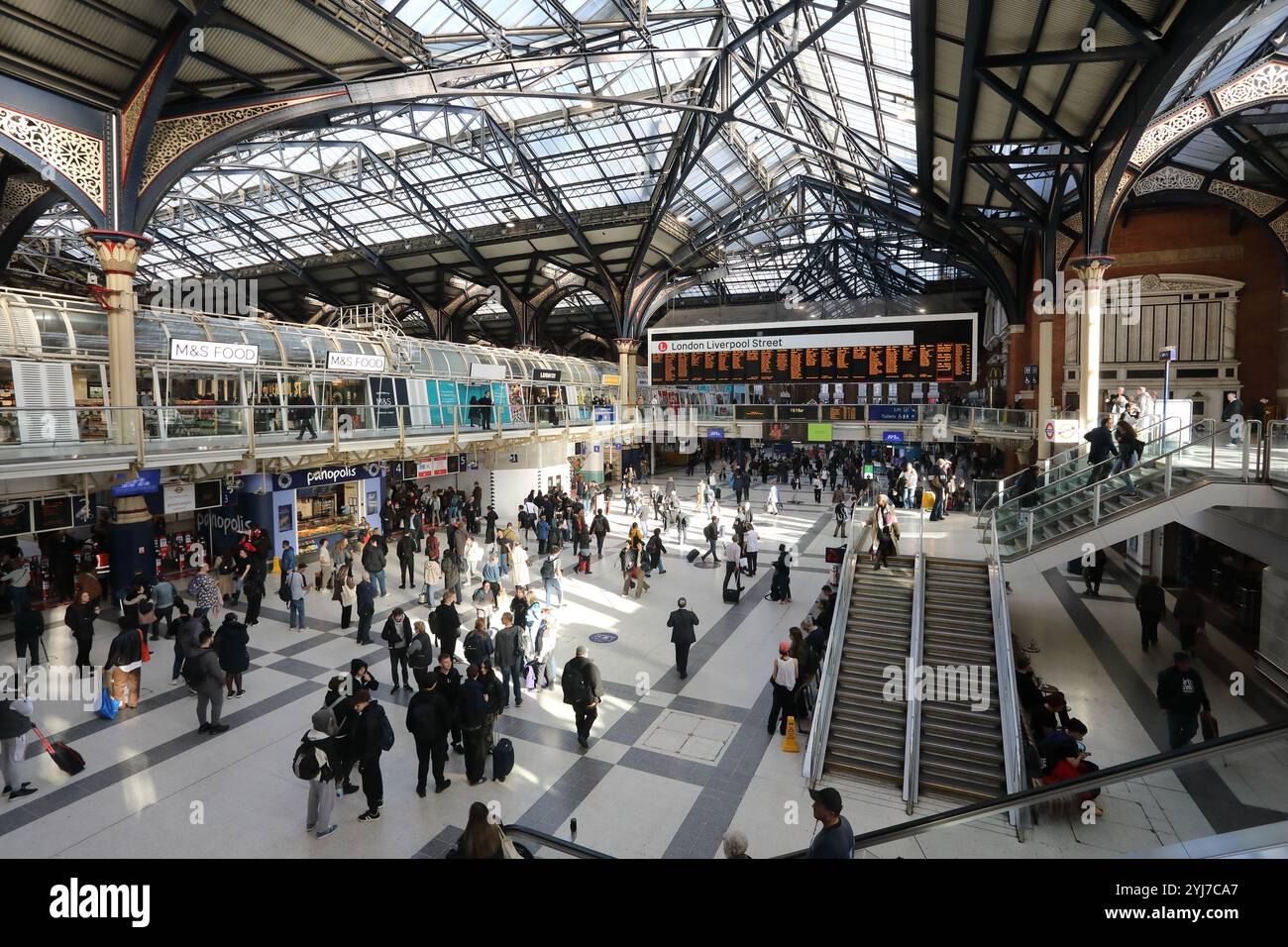 Interior of Liverpool Street mainline station, in London, UK Stock ...