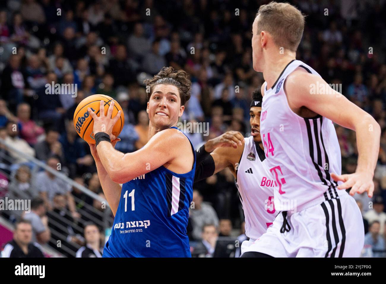 Bonn, Deutschland. 13th Nov, 2024. Adam ARIEL (MRG 11, left) on the ...