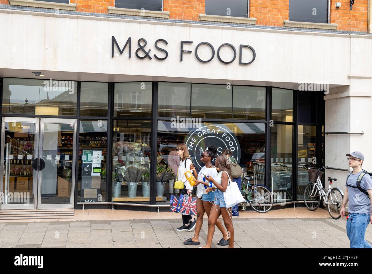 M & S Food, Marks and Spencer food grocery store in Cambridge city ...