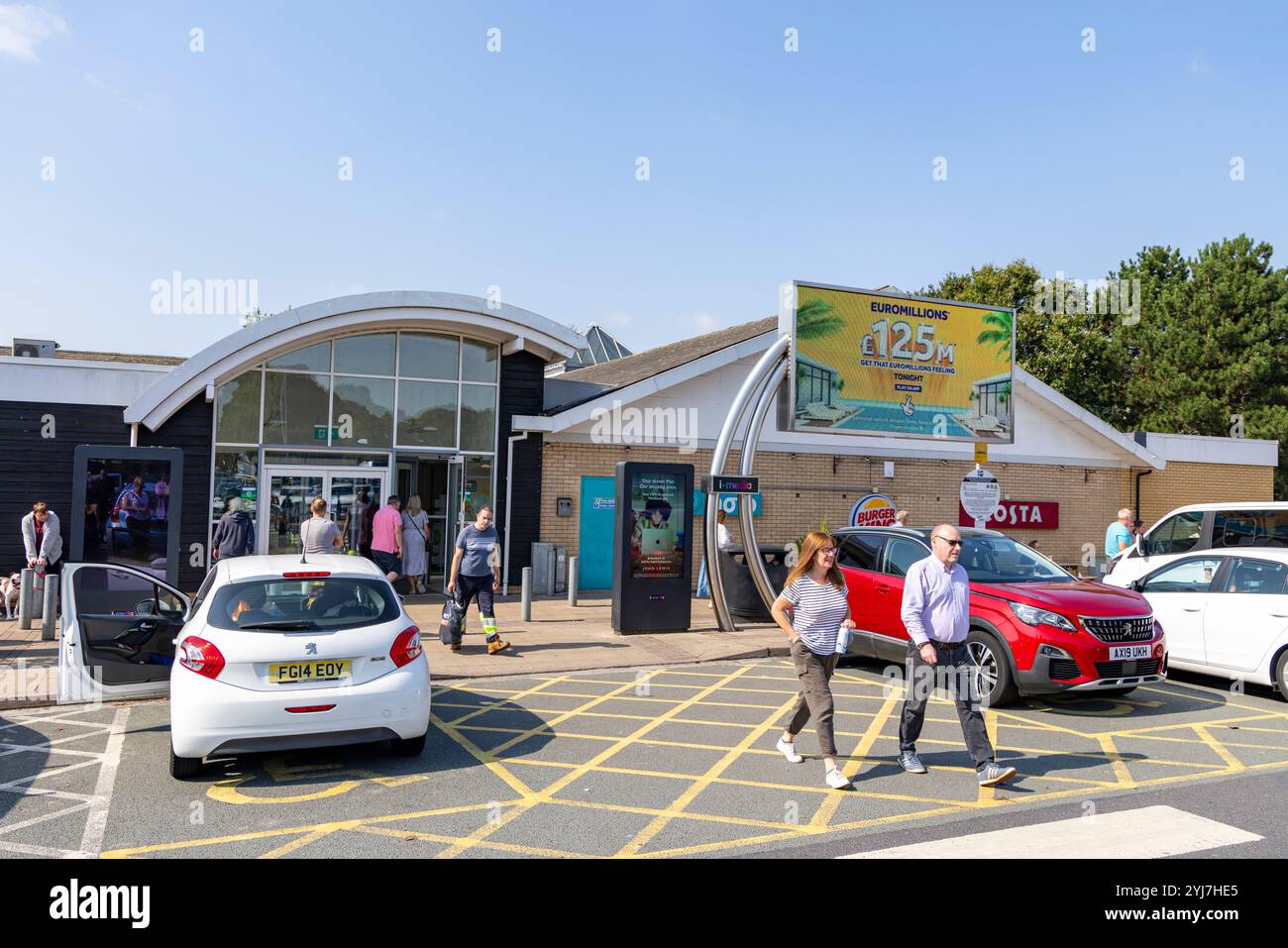 Motorway service station england hi-res stock photography and images ...